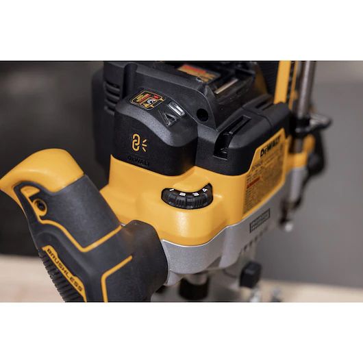 Dewalt DCW620H2-GB 18V XR Brushless 1/2" Plunge Router With 2x 5.0Ah ...